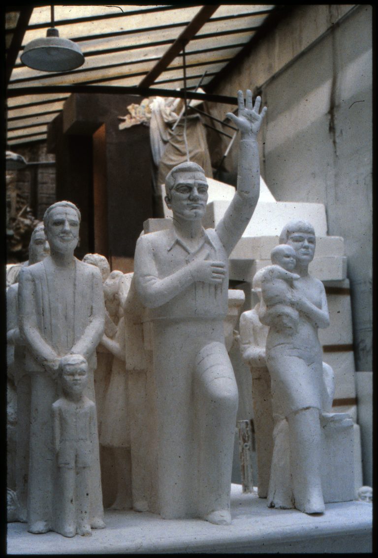 Forward - Raymond Mason Sculpteur