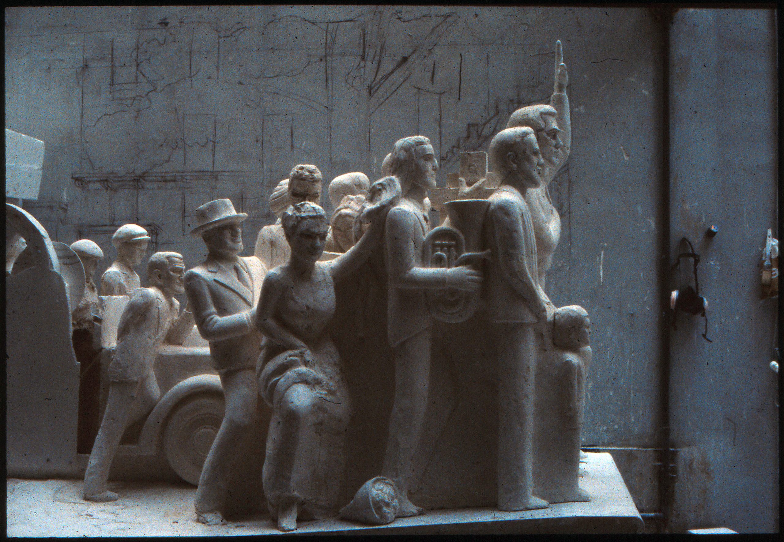 Forward - Raymond Mason Sculpteur